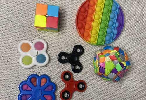 Игрушки для детей: pop it, спиннер, кубик рубика