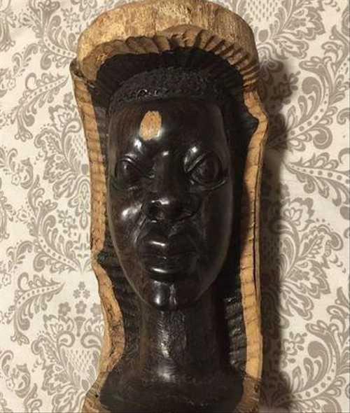 Статуэтка африканской женщины из черного дерева
