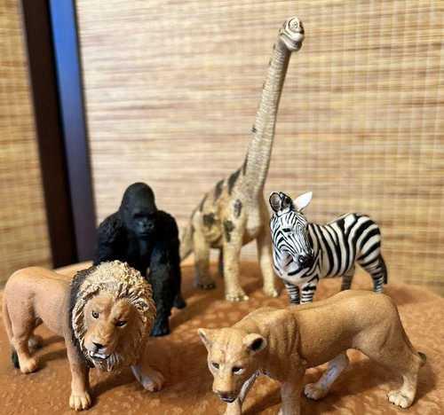 Рыцарь, горилла, динозавр Schleich