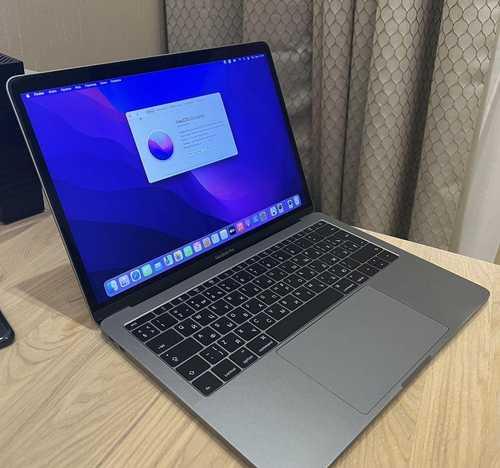 MacBook Pro 13, 2016, 2 GHz i5, 8GB, 256GB