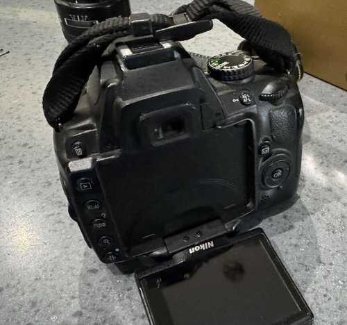 Фотоаппарат Nikon D5000 с объективом