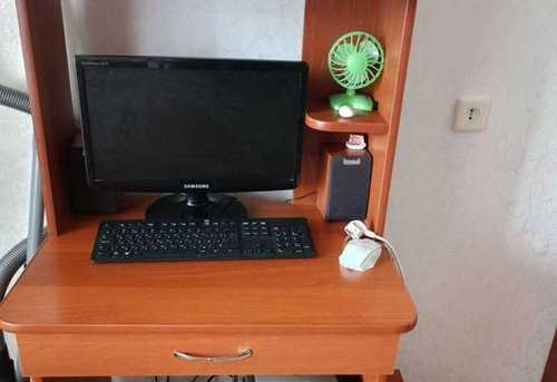 Шкаф купе и компьютерный стол