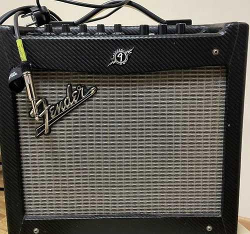 Гитарный комбоусилитель fender mustang 1