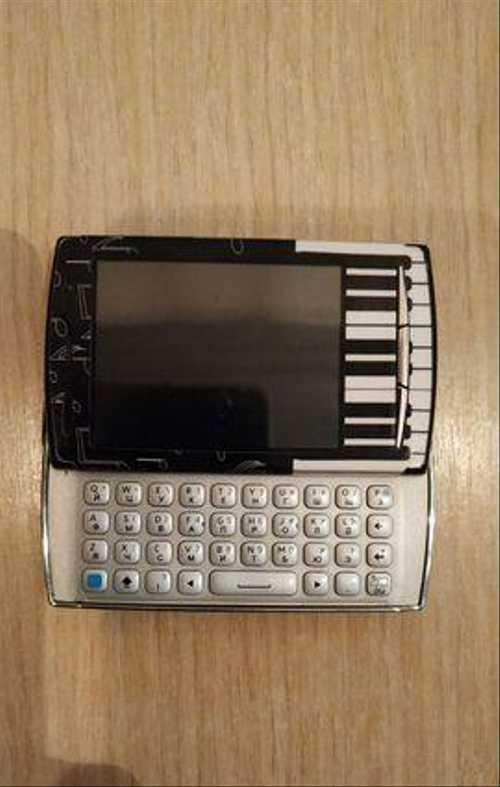 Мобильный телефон Sony Xperia mini