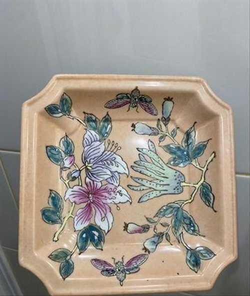 Декоративная антикварная тарелка