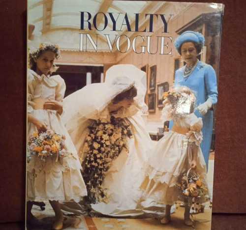 Книга Royalty in Vogue 1990 год