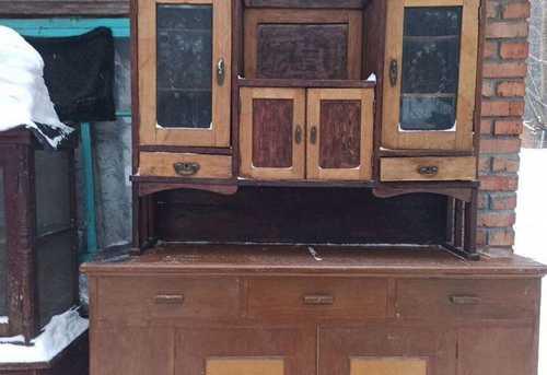 Старинный шкаф-буфет