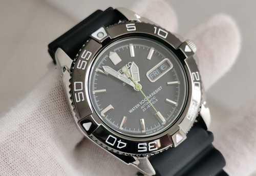 Часы Seiko 5 sports snzb23J2 Diver оригинал новые