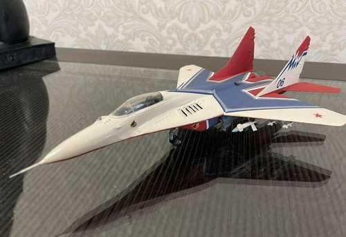 Масштабная модель самолета миг-29 группы "Стрижи"