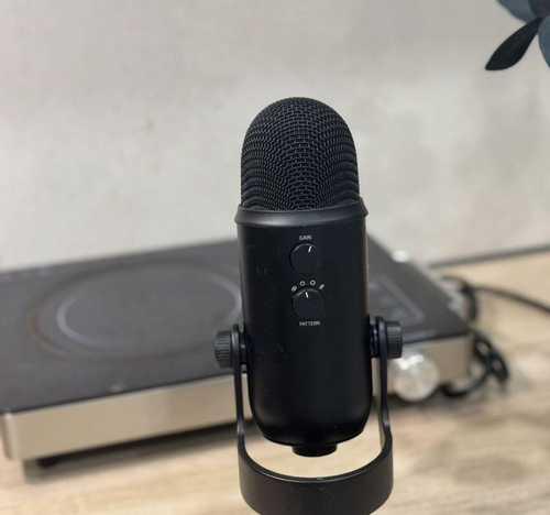 Студийный микрофон blue yeti