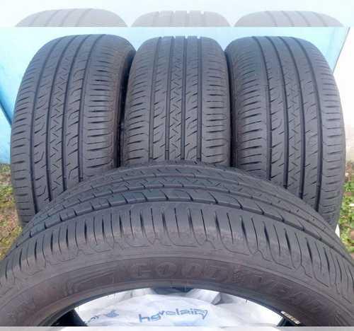 Goodyear EfficientGrip Performance SUV 225/55 R19 99V