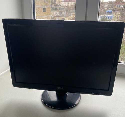 Монитор LG W2271TC 22"