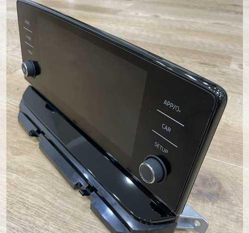 Панель управления и индикации с экраном Octavia A8