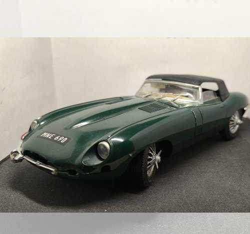 Модель Jaguar XK.E 4.2litr 1:16