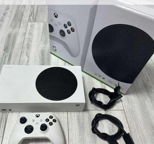 Microsoft Xbox Series S, 512 ГБ, 2 геймпада