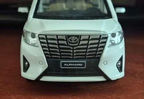 Коллекционная машина Toyota Alphard