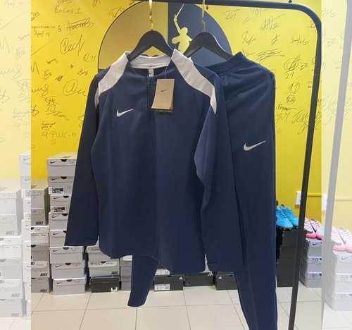 Тренировчный костюм nike
