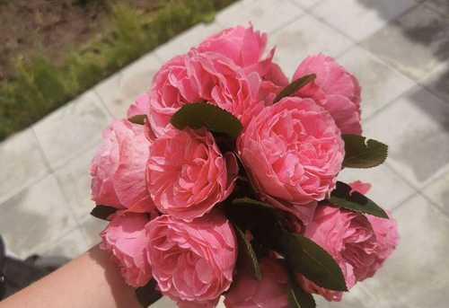 Шикарный букет пионовидных роз
