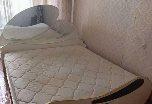 Кровать двухспальная с матрасом бу