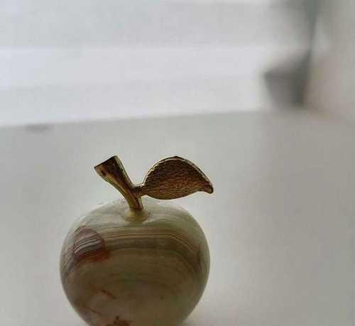 Фигурка яблоко из оникса