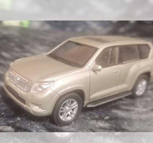 Модель автомобиля Toyota Land cruiser Prado