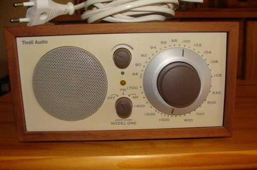 Tivoli audio Model One, радиоприемник