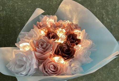 Букет роз из атласных лент с подсветкой