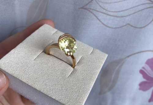 Позолоченое кольцо с камнем