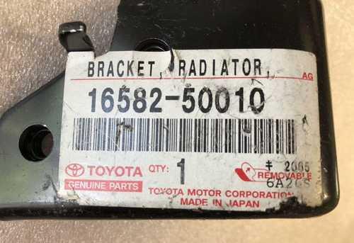 Кронштейн радиатора toyota LC J100 1658250010