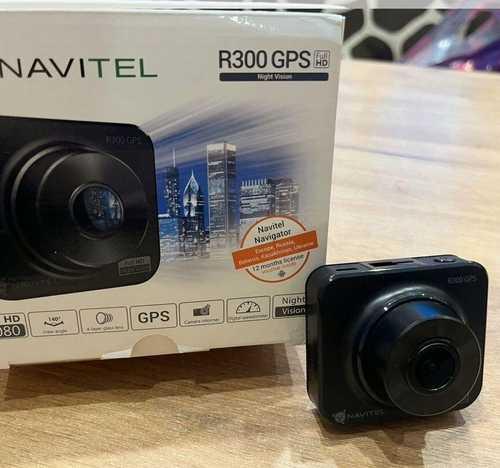 Автомобильный видеорегистратор Navitel r300 gps