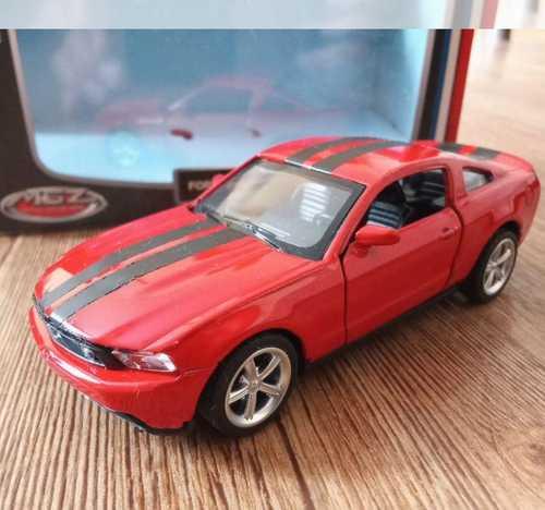 Модель авто Ford Mustang GT 1/43