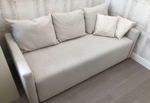 Мягкий диван прямой