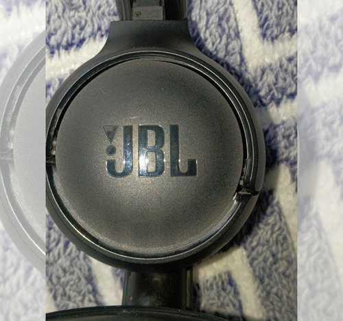 Продам без проводные наушники JBL tune 520BT