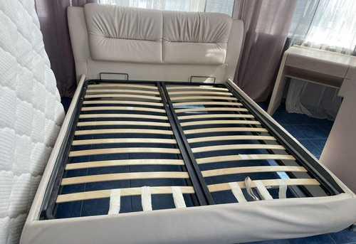 Кровать двухспальная 160 200 с матрасом
