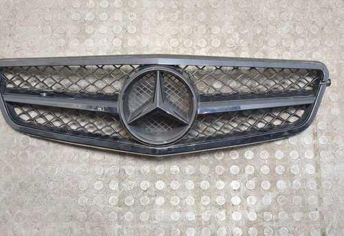 Решетка радиатора Mercedes C W204, 2010