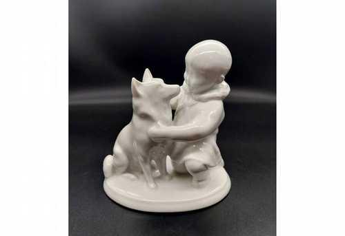 Статуэтка "Мальчик-якут с собакой", скульптор С.Б
