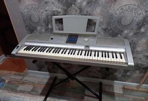 Синтезатор yamaha DGX-305 с активной клавиатурой