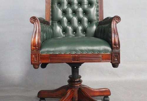 Кабинетное кресло 15301 (зеленая кожа)