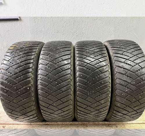 Goodyear Ultragrip Ice Arctic 215/60 R16