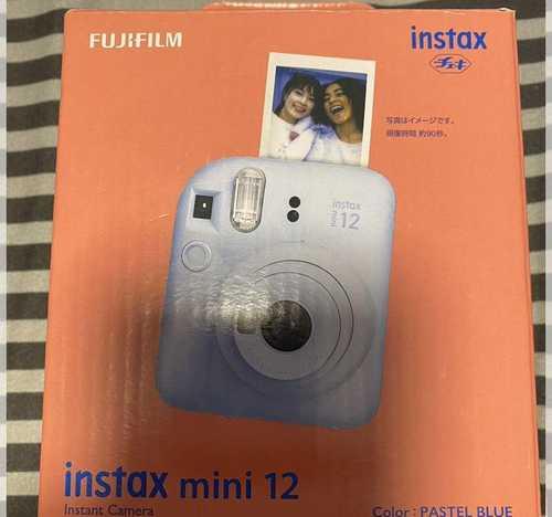 Пленочный фотоаппарат instax mini 12