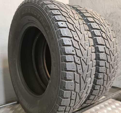 Dunlop Grandtrek Ice 02 215/70 R16