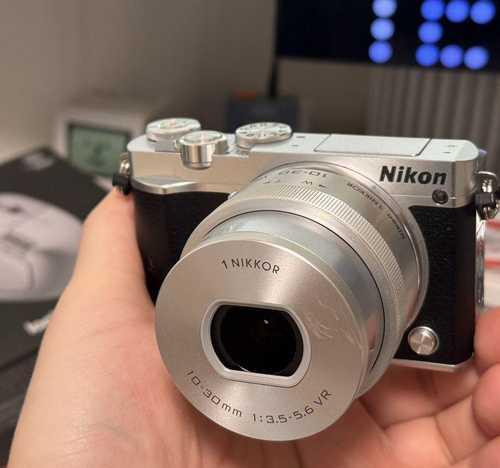 Nikon 1 J5
