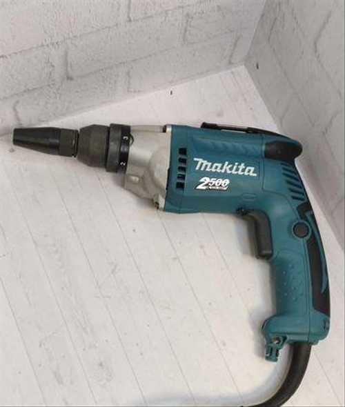 Шуруповёрт Makita FS2700