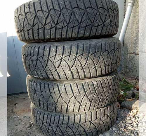 Goodyear UltraGrip 185/65 R15 89T