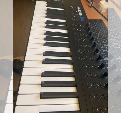 Midi клавиатура Alesis vi49