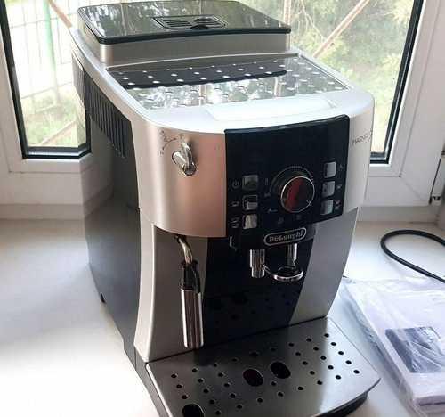 Кофемашина Delonghi ecam 21.117.SB