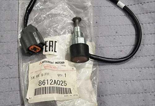 Датчик блокировки R/D Lock MMC Pajero 4 8612A025