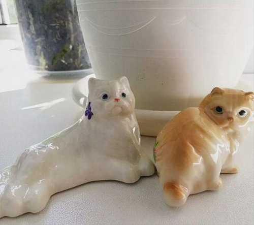 Фарфоровая статуэтка кот и кошка