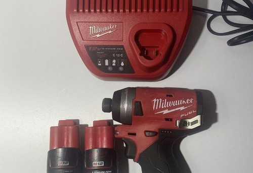 Аккумуляторный винтоверт Milwaukee M12 FID