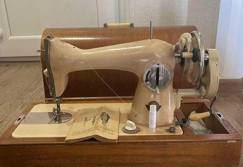 Швейная машина чайка